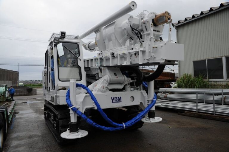 新しいYBM社製の地盤改良機(GI-130)が北陸支店に納車されました。 | アキュテック株式会社